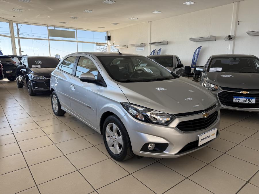 Comprar Hatch Chevrolet Onix Hatch 1.4 4P Flex LT Prata 2019 em Bauru-SP