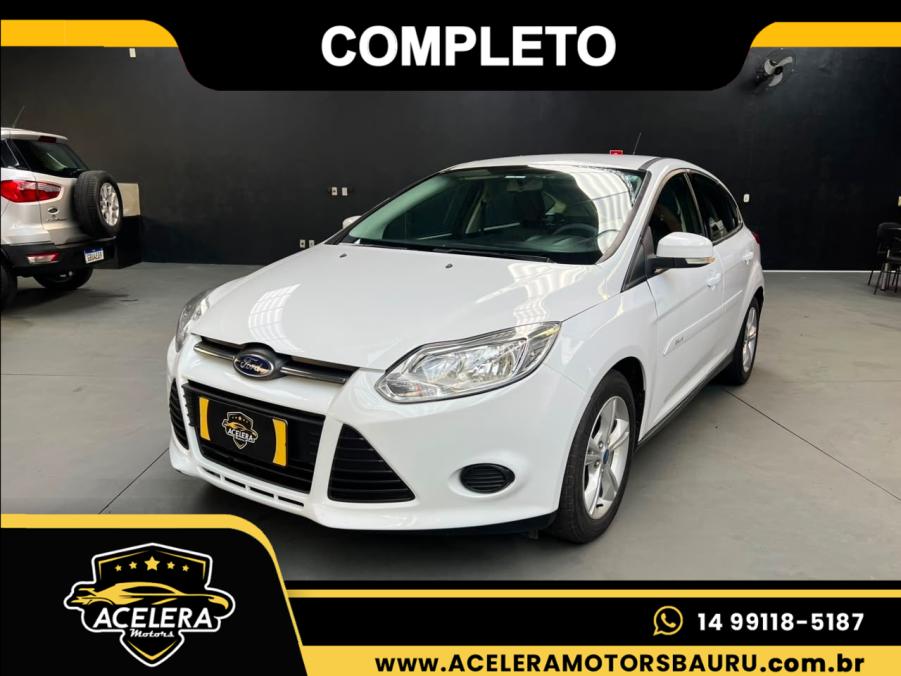 Comprar Hatch Ford Focus Hatch 1.6 16v 4P SE Flex Branco 2015 em Bauru-SP