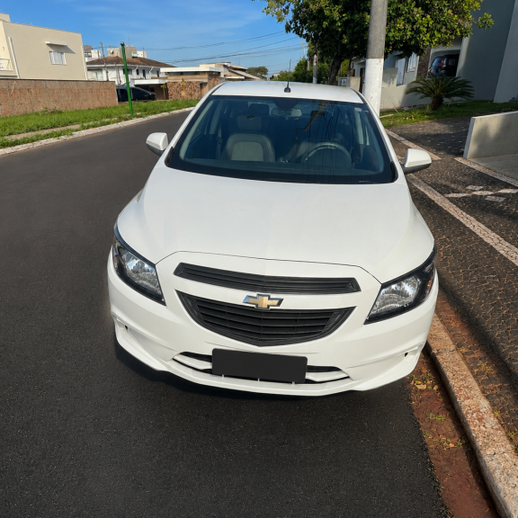 Comprar Hatch Chevrolet Onix Hatch 1.0 4P Flex Joy Branco 2019 em Bauru-SP