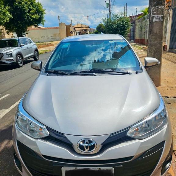 Comprar Sedan Toyota Yaris Sedan 1.5 16v 4P Flex XL Prata 2020 em Bauru-SP