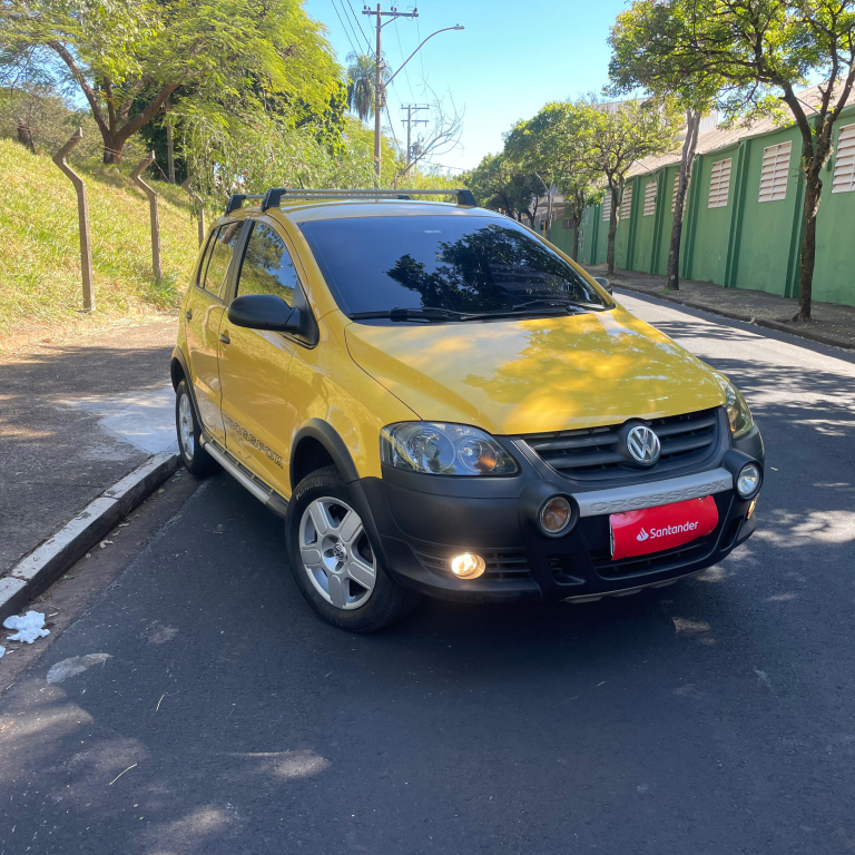 Comprar Hatch Volkswagen Crossfox 1.6 4P Flex Amarelo 2009 em Bauru-SP
