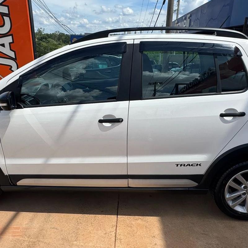 Comprar Hatch Volkswagen Fox 1.0 4P Track Flex Branco 2017 em Bauru-SP