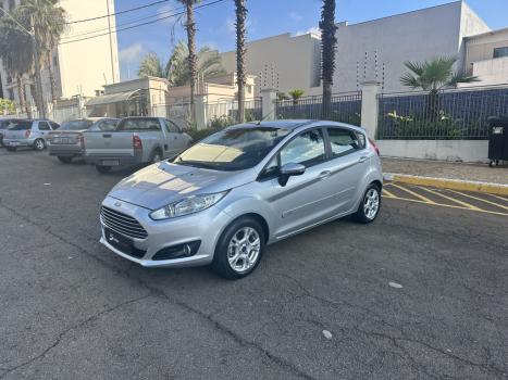 Comprar Hatch Ford Fiesta Hatch 1.6 16v 4P SE Flex Prata 2014 em Limeira-SP