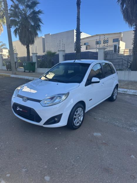 Comprar Hatch Ford Fiesta Hatch 1.6 4P Class Flex Branco 2013 em Limeira-SP