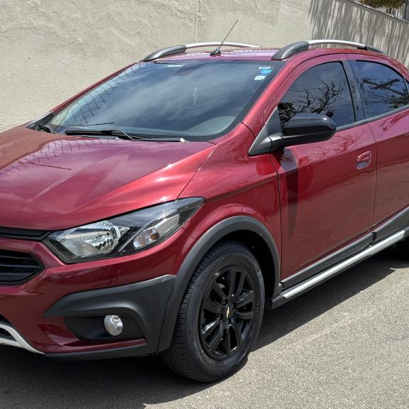 Comprar Hatch Chevrolet Onix Hatch 1.4 4P Flex Activ Automático Vinho ...