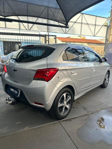 Comprar Hatch Chevrolet Onix Hatch 1.4 4P Flex Ltz Prata 2019 em Rio ...