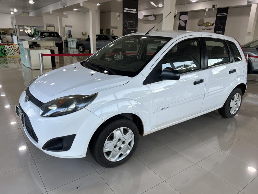 Comprar Hatch Ford Fiesta Hatch 1.0 4P Flex Branco 2013 em Bariri-SP