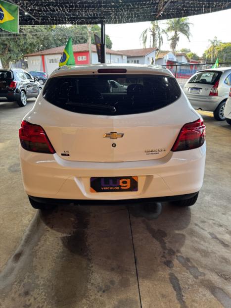 Comprar Hatch Chevrolet Onix Hatch 1.4 4P Flex Ltz Branco 2015 em Barra ...