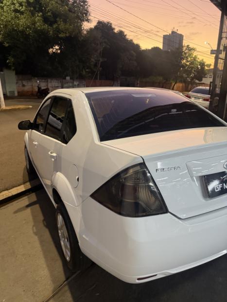 Comprar Sedan Ford Fiesta Sedan 1.6 4P Class Flex Branco 2013 em ...