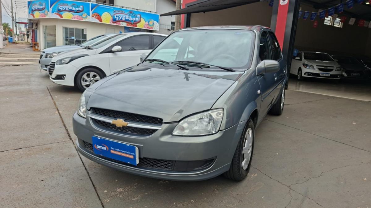 Comprar Sedan Chevrolet Classic Sedan 1.0 4P Vhce Flex LS Cinza 2012 em ...