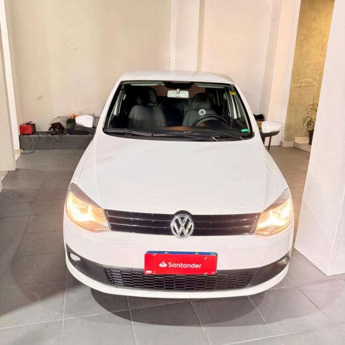 Comprar Hatch Volkswagen Fox 1.0 4P Flex Branco 2011 em Botucatu-SP