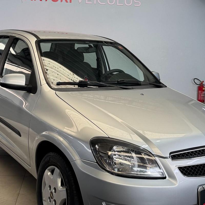 Comprar Hatch Chevrolet Celta 1.0 4P LT Flex Prata 2015 em Botucatu-SP