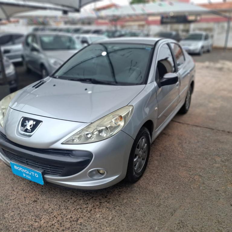 Comprar Sedan Peugeot 207 Sedan 1.4 4P Passion XR Flex Prata 2010 em ...