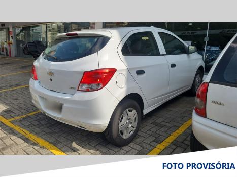 Comprar Hatch Chevrolet Onix Hatch 1.0 4P Flex LS Branco 2016 em ...