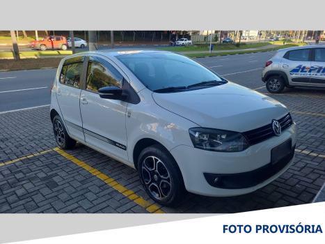 Comprar Hatch Volkswagen Fox 1.0 4P Seleção Flex Branco 2014 em Campinas-SP