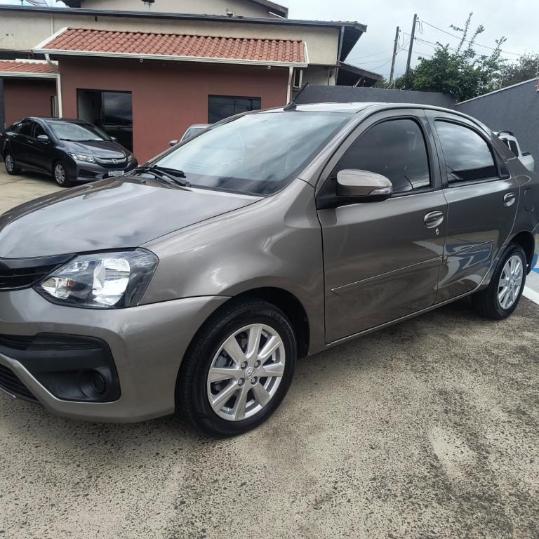 Comprar Sedan Toyota Etios Sedan 1.5 16v 4P Flex X Plus Cinza 2020 em ...