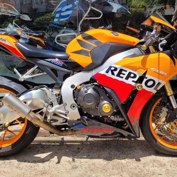 Comprar Honda Cbr 1000 RR Repsol Laranja 2013 em Piracicaba-SP