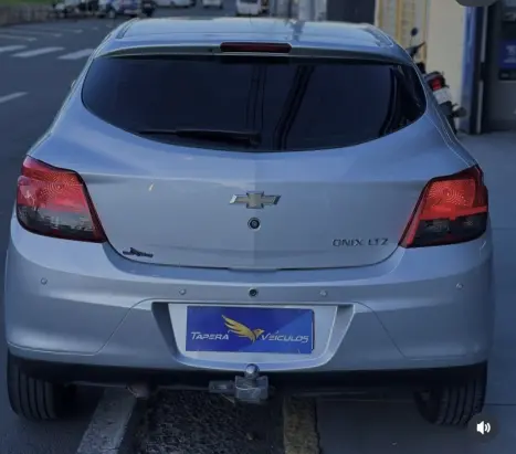 Comprar Hatch Chevrolet Onix Hatch 1.4 4P Flex Ltz Automático Prata ...