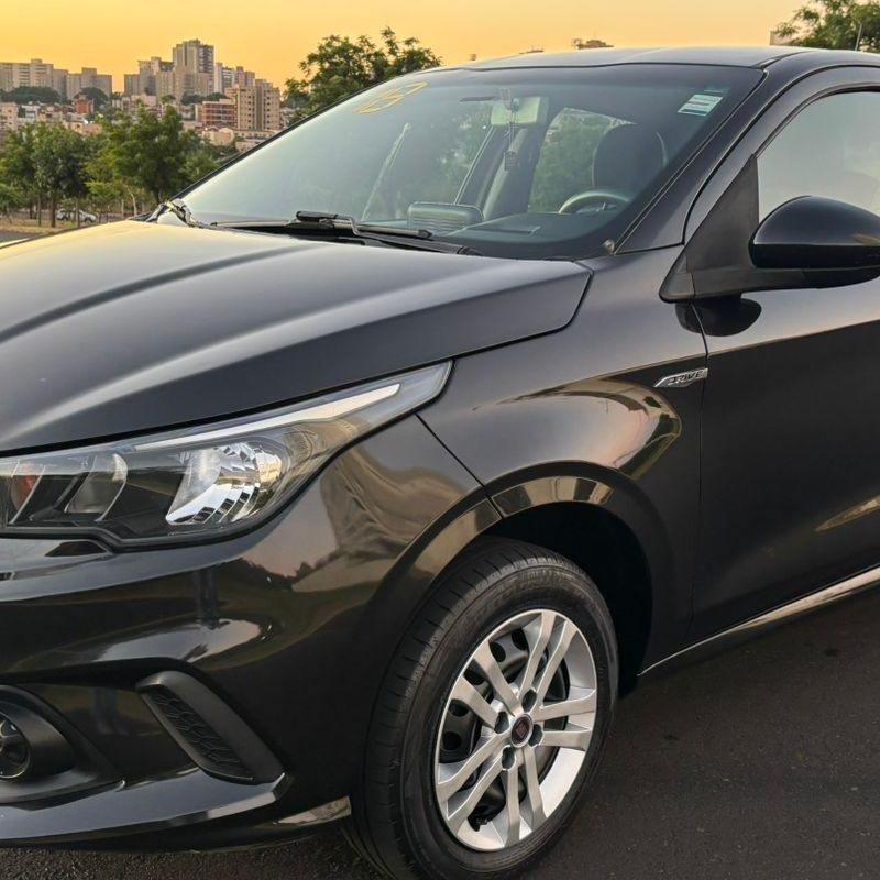 Comprar Hatch Fiat Argo 1.0 4P Flex Firefly Drive Preto 2018 em ...