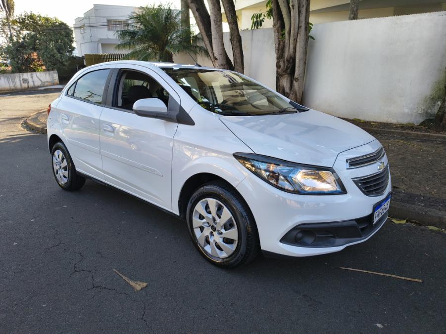 Comprar Hatch Chevrolet Onix Hatch 1.4 4P Flex LT Branco 2015 em ...