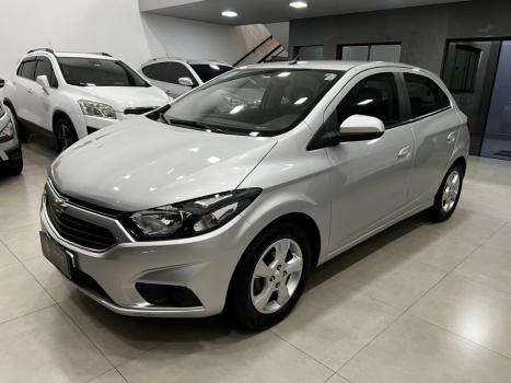 Comprar Hatch Chevrolet Onix Hatch 1.4 4P Flex LT Prata 2019 em Santa ...