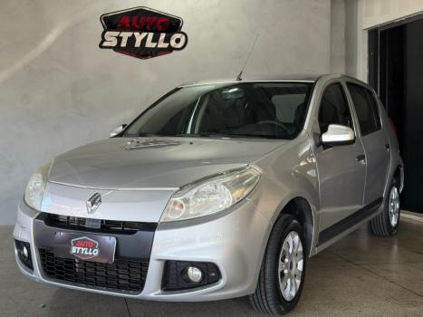 Comprar Hatch Renault Sandero 1.0 16v 4P Flex Expression Prata 2013 em ...