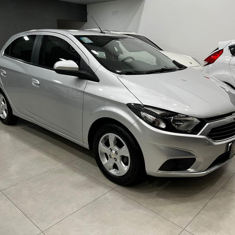 Comprar Hatch Chevrolet Onix Hatch 1.4 4P Flex LT Prata 2019 em Santa ...