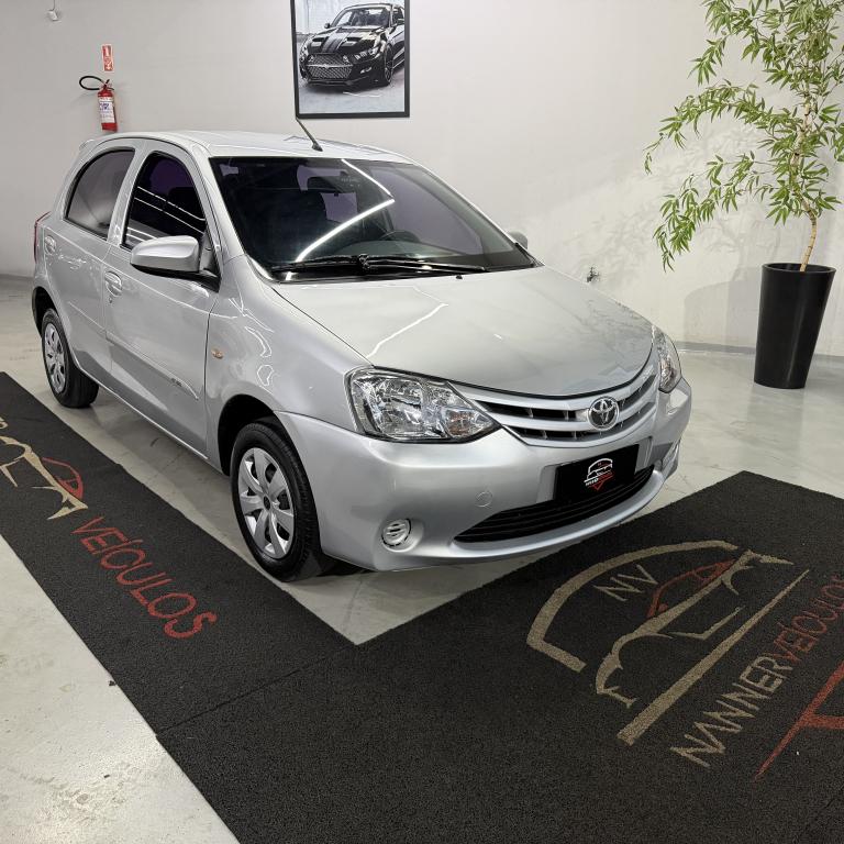 Comprar Hatch Toyota Etios Hatch 1.3 16v 4P Flex EX Prata 2016 em ...